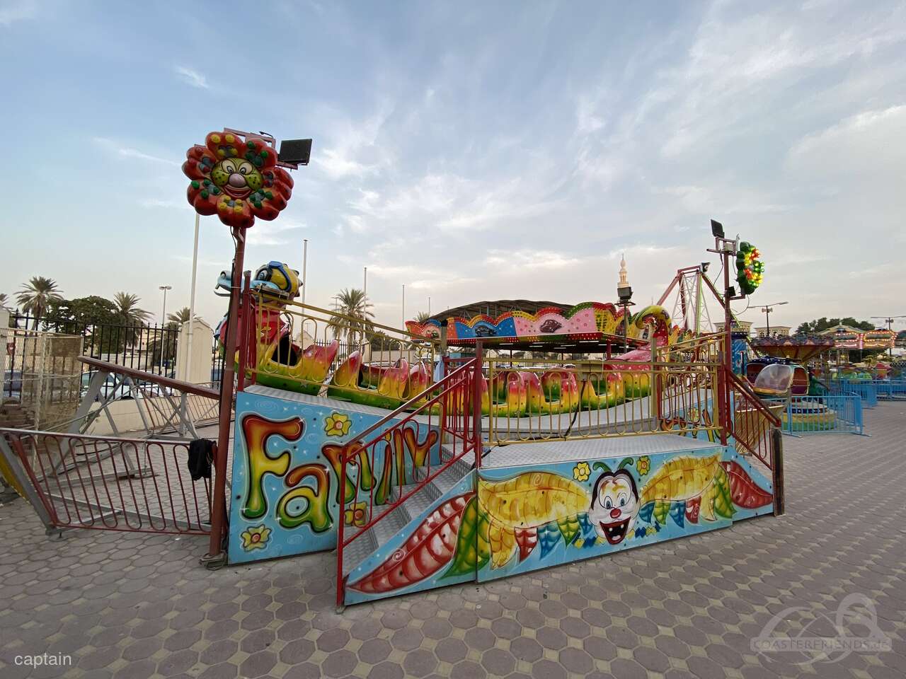 Family Ride im Parkcheckpoint für Freizeitparks und Achterbahnen