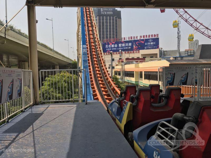 Roller Coaster im Parkcheckpoint für Freizeitparks und Achterbahnen