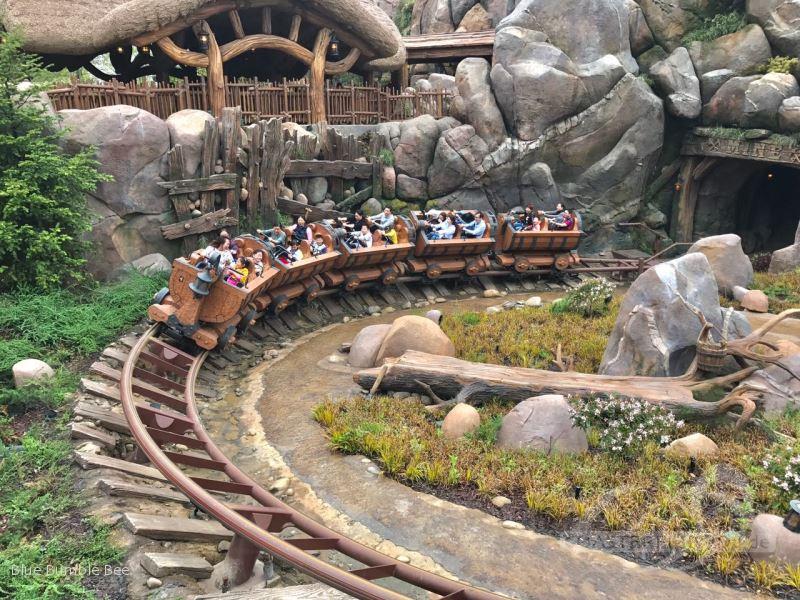 Seven Dwarfs Mine Train Im Parkcheckpoint Für Freizeitparks Und