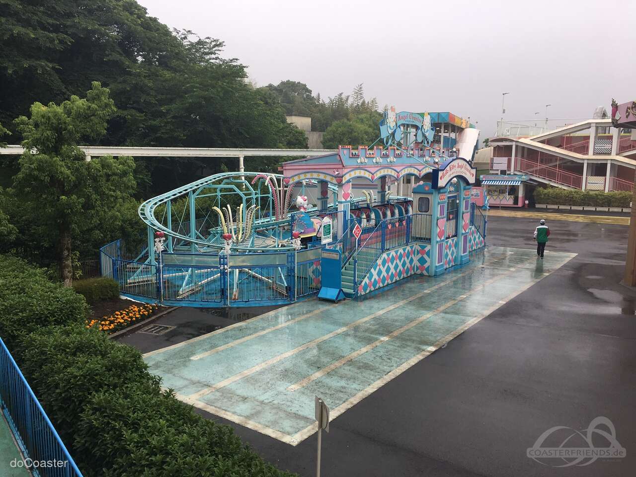 Hello Kitty Angel Coaster im Parkcheckpoint für Freizeitparks und ...