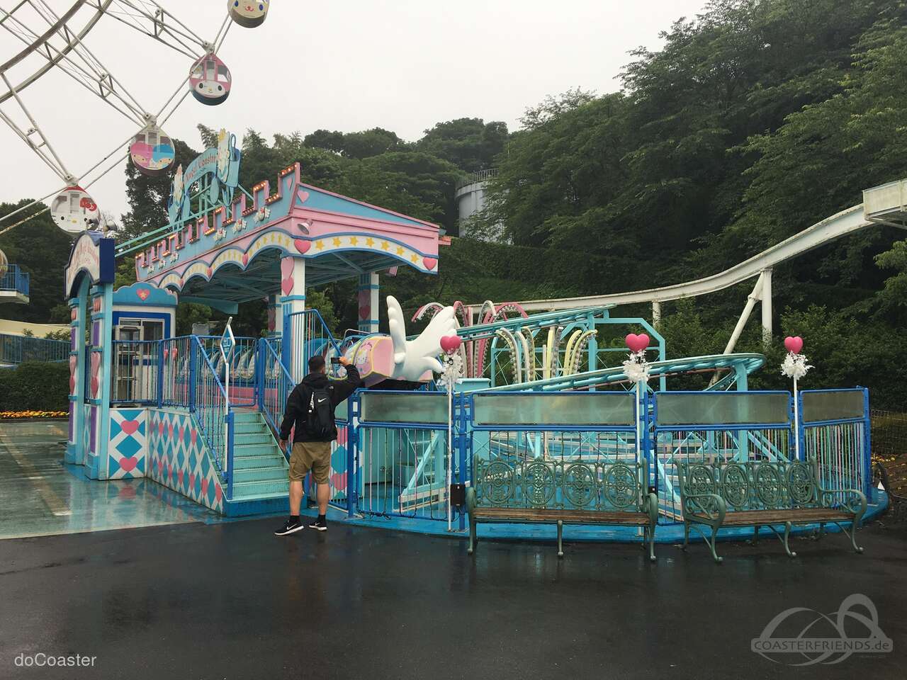 Hello Kitty Angel Coaster im Parkcheckpoint für Freizeitparks und ...
