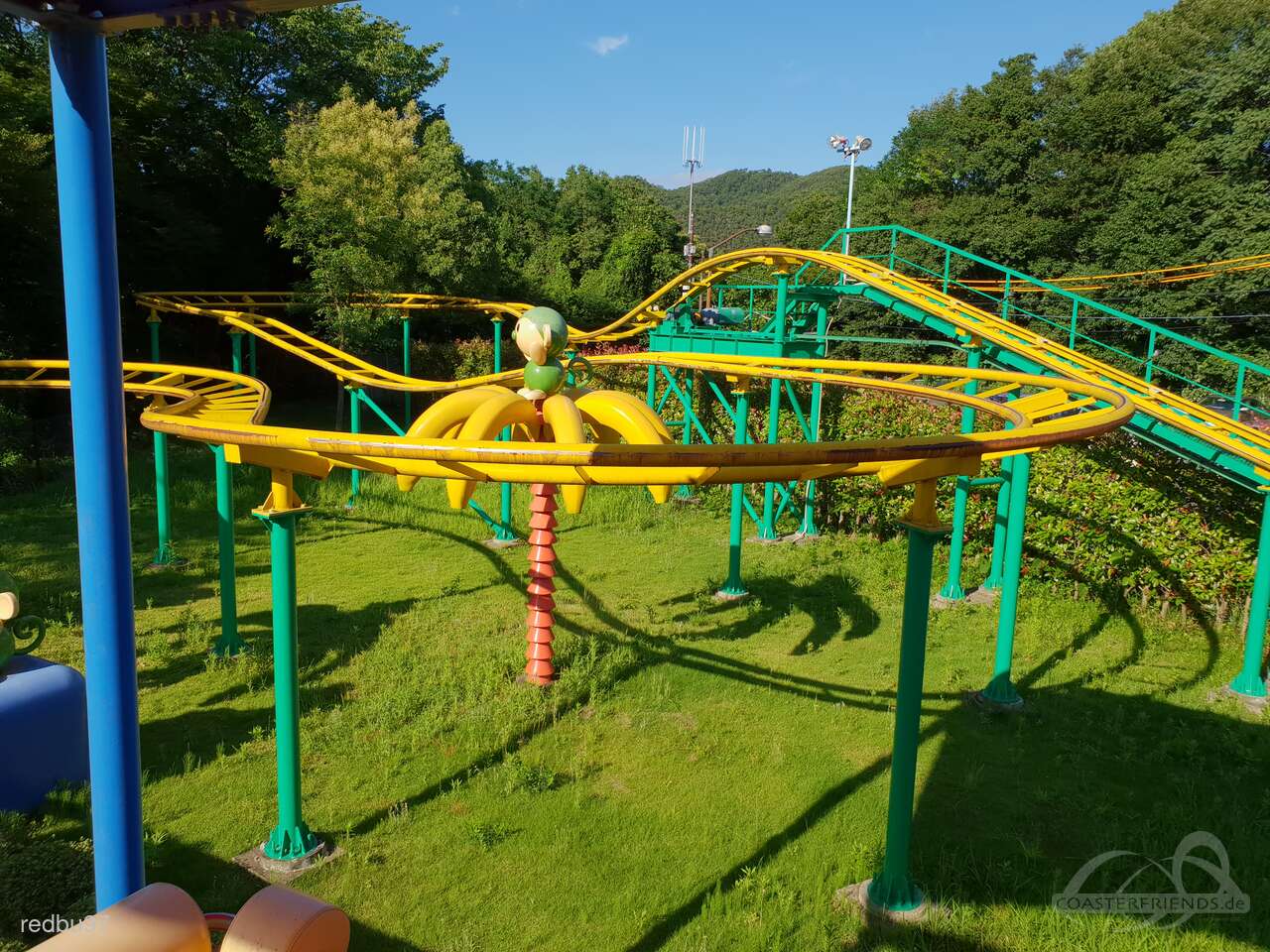 Go! Go! Banana Coaster im Parkcheckpoint für Freizeitparks und Achterbahnen