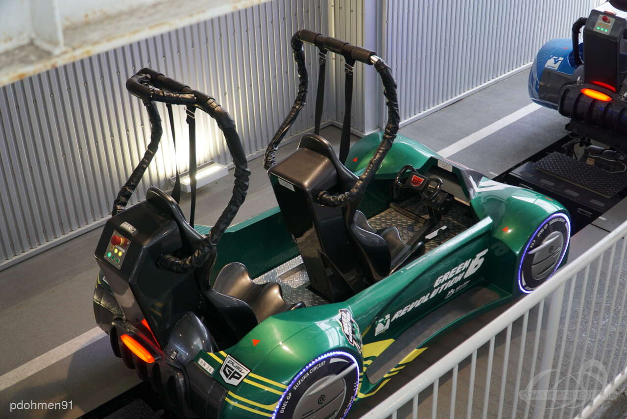 Duel GP (Left Track) im Parkcheckpoint für Freizeitparks und Achterbahnen