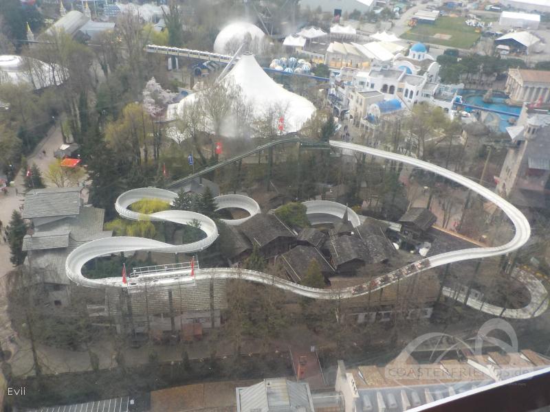 Schweizer Bobbahn im Parkcheckpoint für Freizeitparks und Achterbahnen
