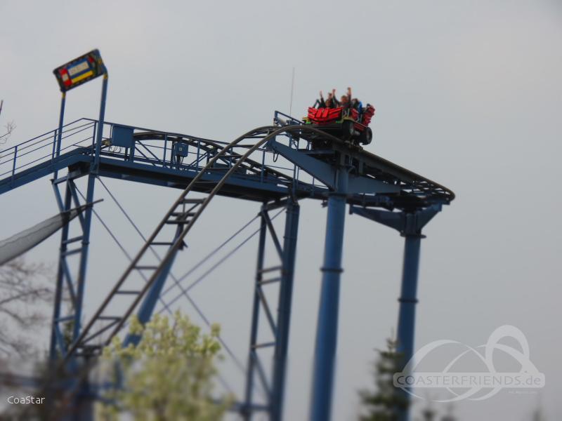 Das grosse LEGO Rennen im Parkcheckpoint für Freizeitparks und Achterbahnen