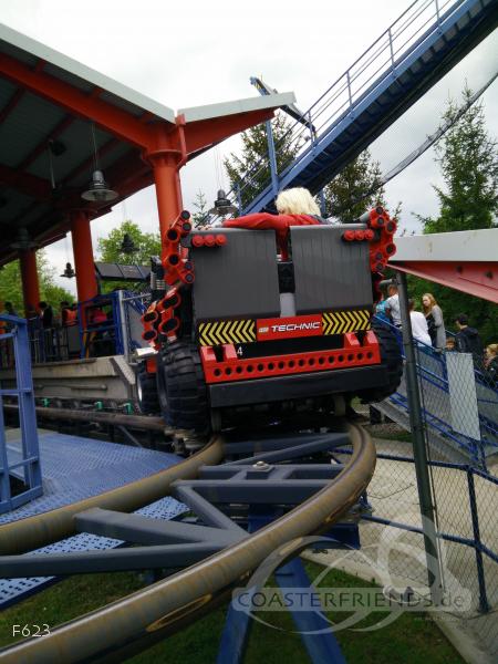 Das grosse LEGO Rennen im Parkcheckpoint für Freizeitparks und Achterbahnen