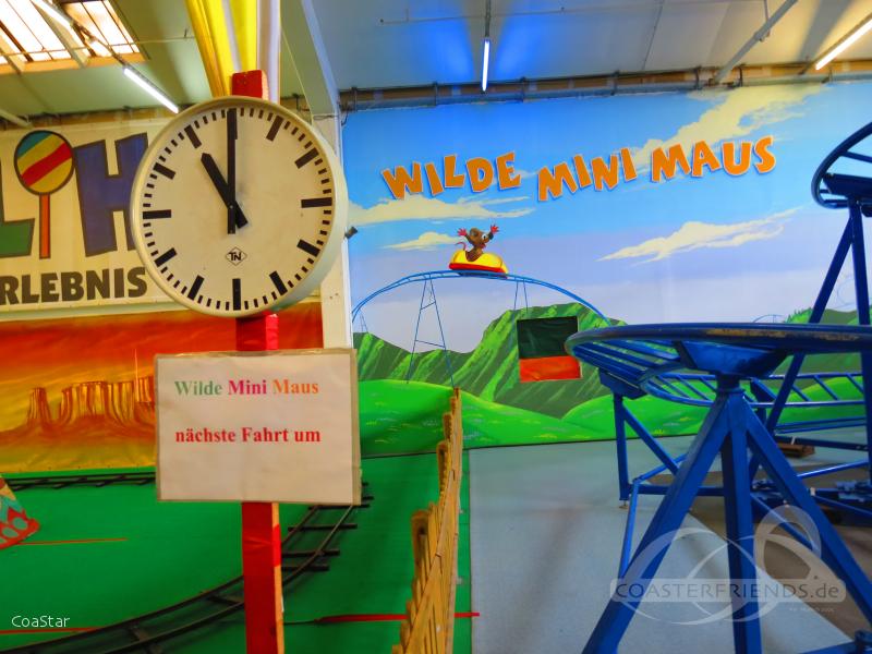 Wilde Mini Maus im Parkcheckpoint für Freizeitparks und Achterbahnen