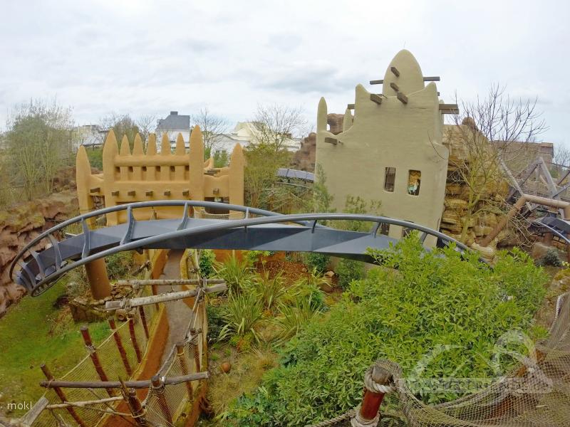 Black Mamba im Parkcheckpoint für Freizeitparks und Achterbahnen