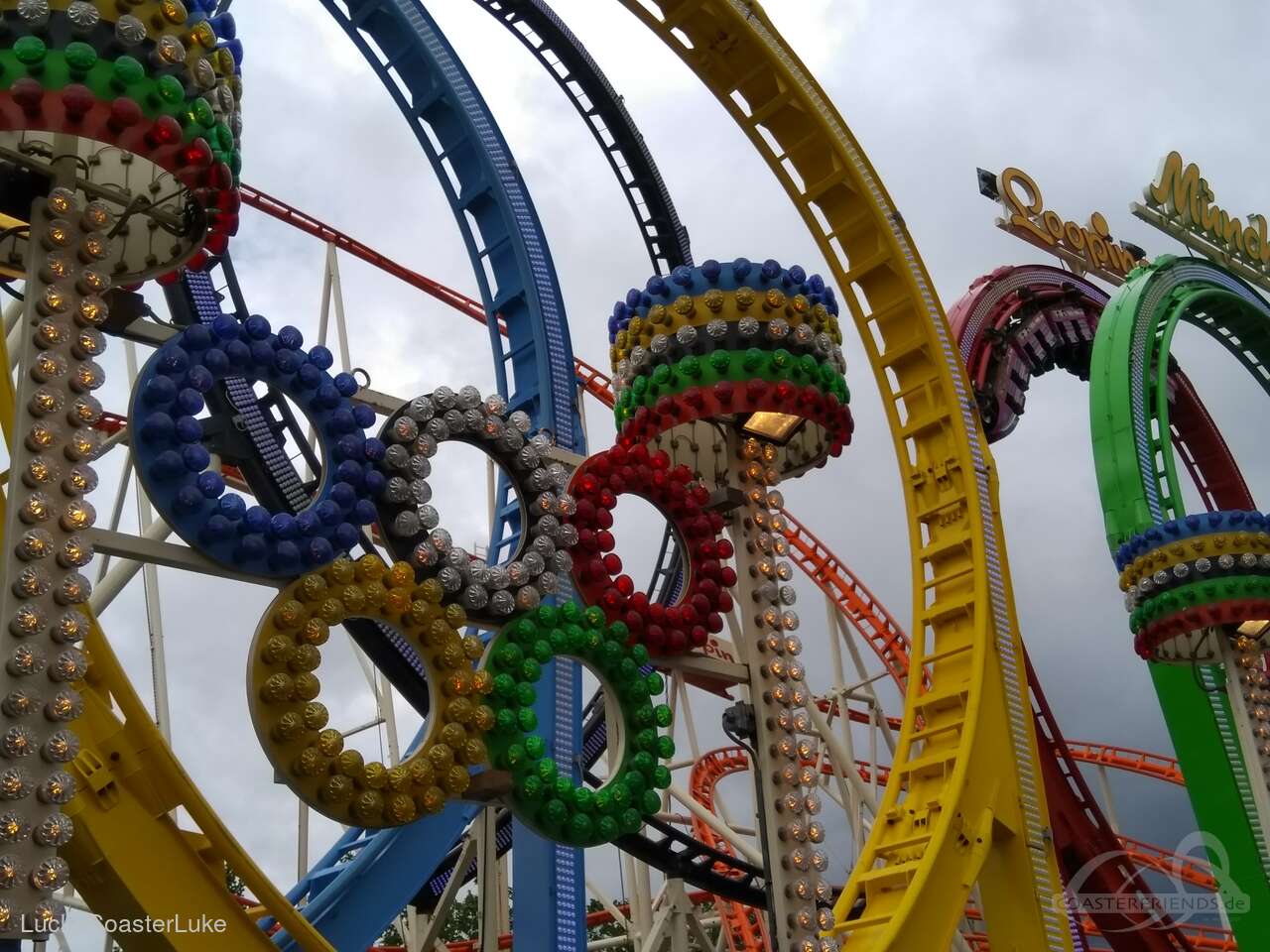 Olympia Looping im Parkcheckpoint für Freizeitparks und Achterbahnen