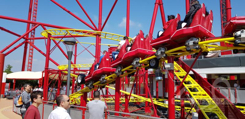 Junior Red Force im Parkcheckpoint für Freizeitparks und Achterbahnen