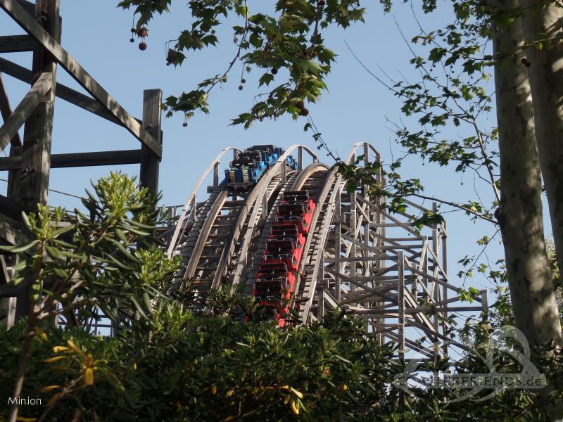 Stampida (Left Side) im Parkcheckpoint für Freizeitparks und Achterbahnen