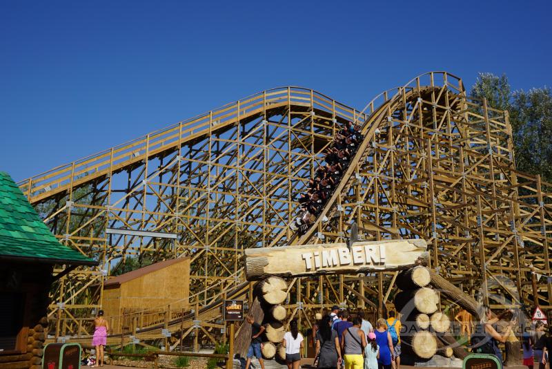 Timber im Parkcheckpoint für Freizeitparks und Achterbahnen