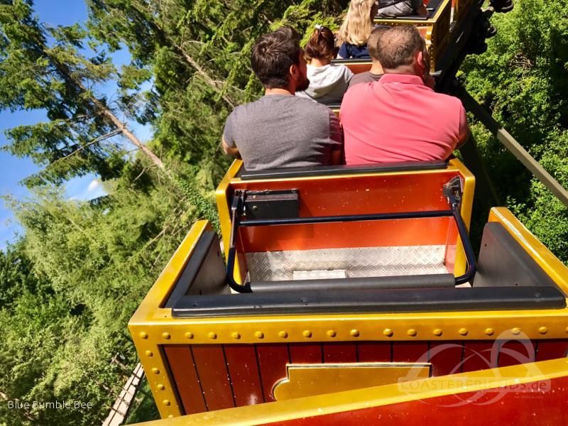 Gold Mine Train im Parkcheckpoint für Freizeitparks und Achterbahnen