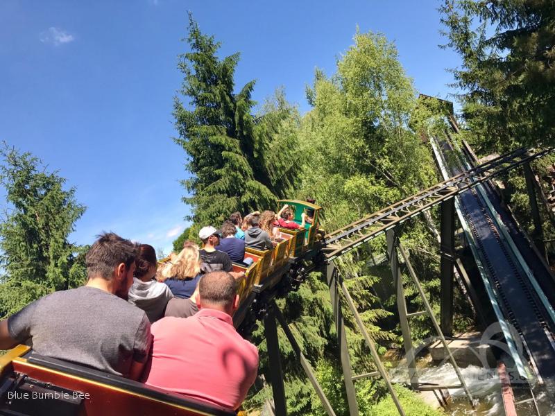 Gold Mine Train im Parkcheckpoint für Freizeitparks und Achterbahnen