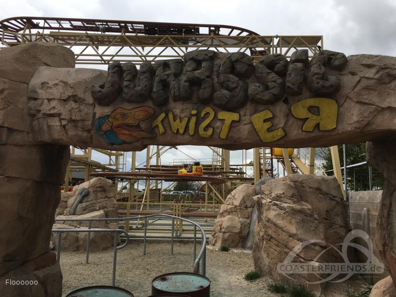 Jurassic Twister im Parkcheckpoint für Freizeitparks und Achterbahnen