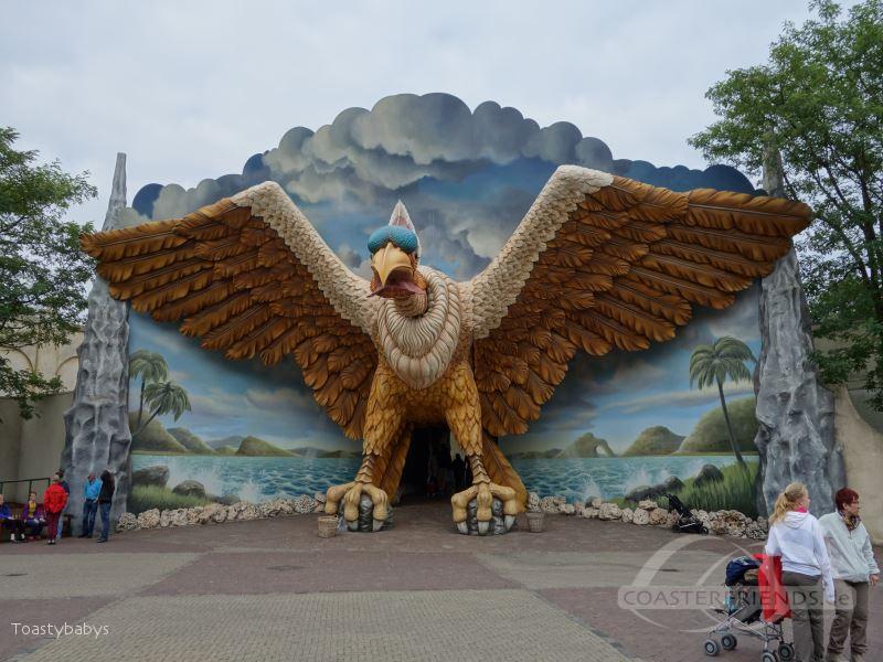 Vogel Rok im Parkcheckpoint für Freizeitparks und Achterbahnen
