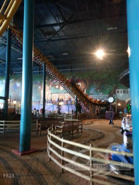 Toos-Express (Boomerang) im Parkcheckpoint für Freizeitparks und ...