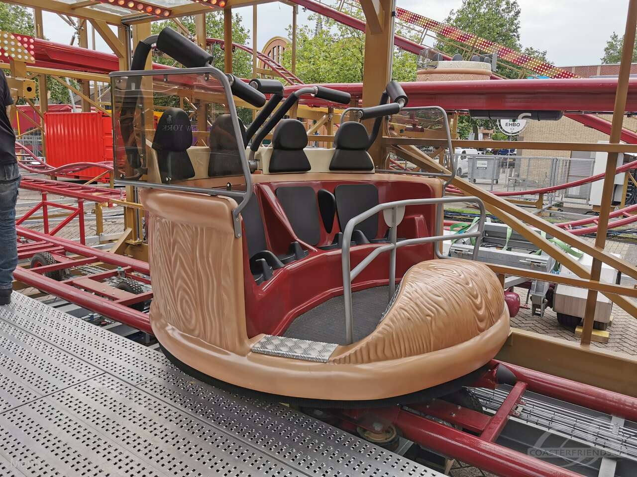 Time Machine the Coaster im Parkcheckpoint für Freizeitparks und ...