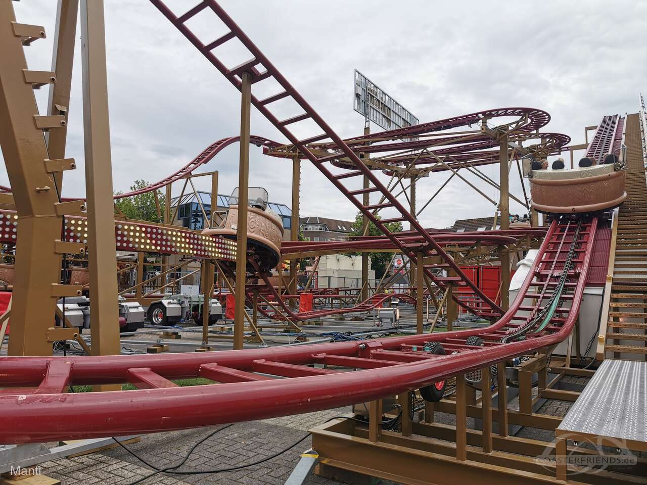 Time Machine the Coaster im Parkcheckpoint für Freizeitparks und ...