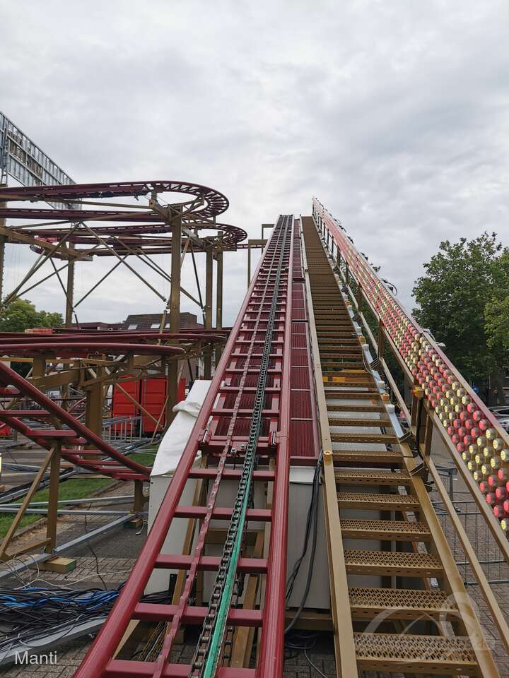 Time Machine the Coaster im Parkcheckpoint für Freizeitparks und ...