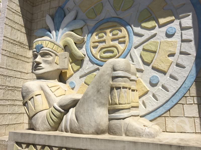 Roller Coaster Mayan im Parkcheckpoint für Freizeitparks und Achterbahnen