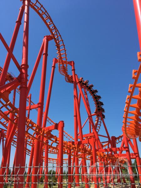 Roller Coaster Mayan im Parkcheckpoint für Freizeitparks und Achterbahnen