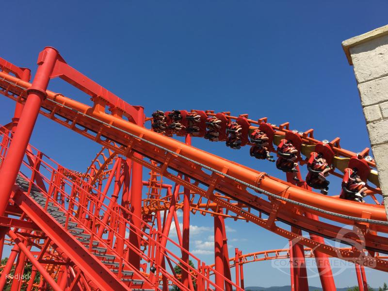Roller Coaster Mayan im Parkcheckpoint für Freizeitparks und Achterbahnen