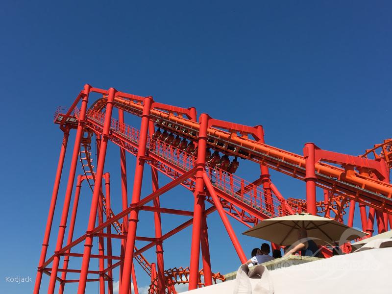 Roller Coaster Mayan im Parkcheckpoint für Freizeitparks und Achterbahnen