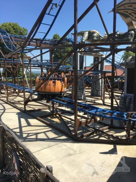 Viking Roller Coaster im Parkcheckpoint für Freizeitparks und Achterbahnen