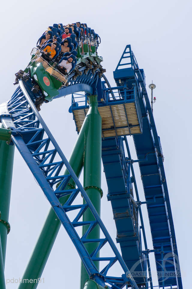 Hyper Coaster im Parkcheckpoint für Freizeitparks und Achterbahnen