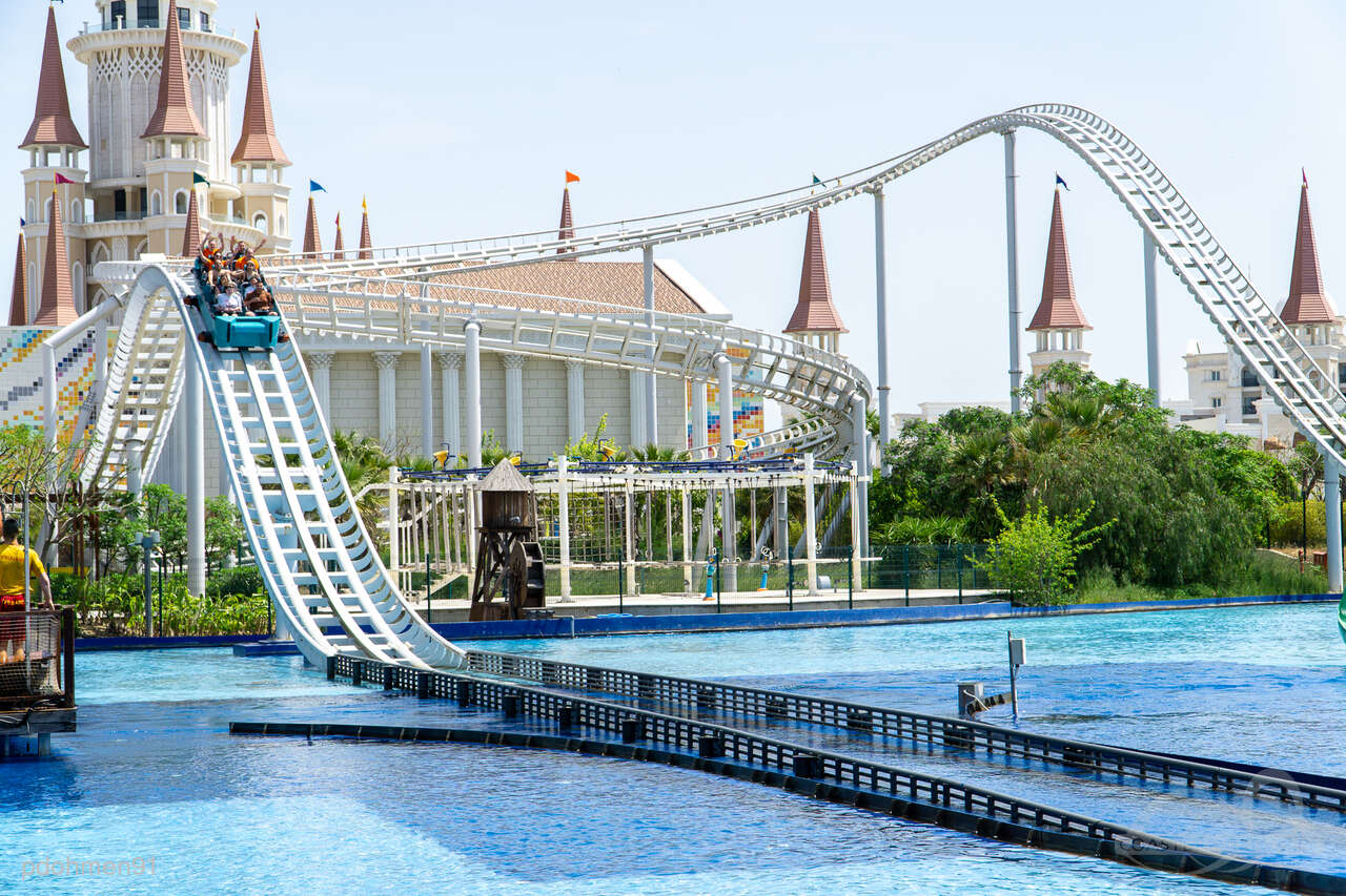 Typhoon Coaster im Parkcheckpoint für Freizeitparks und Achterbahnen