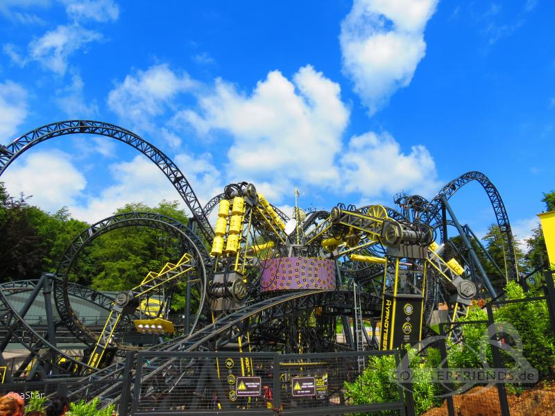 Smiler im Parkcheckpoint für Freizeitparks und Achterbahnen