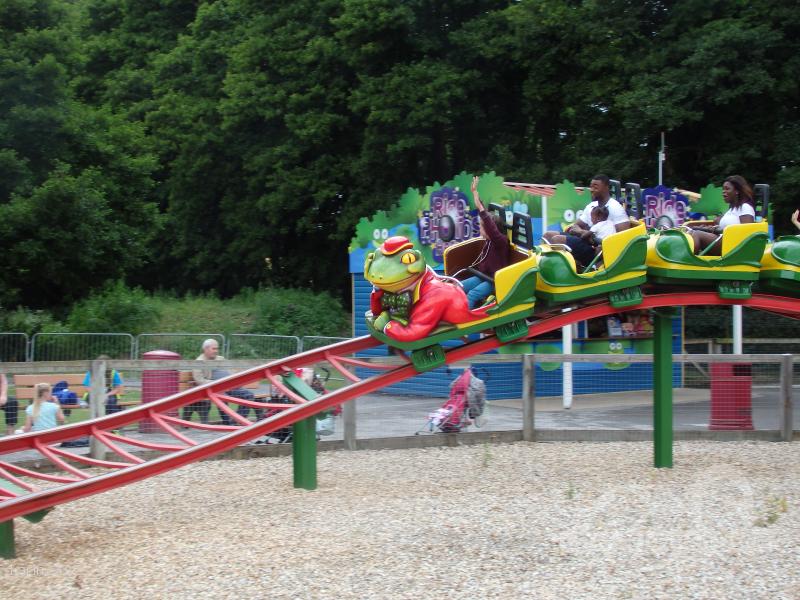 Dino Chase im Parkcheckpoint für Freizeitparks und Achterbahnen