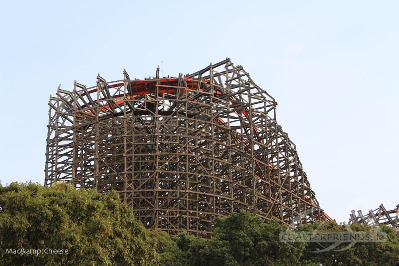 Medusa Steel Coaster im Parkcheckpoint für Freizeitparks und Achterbahnen