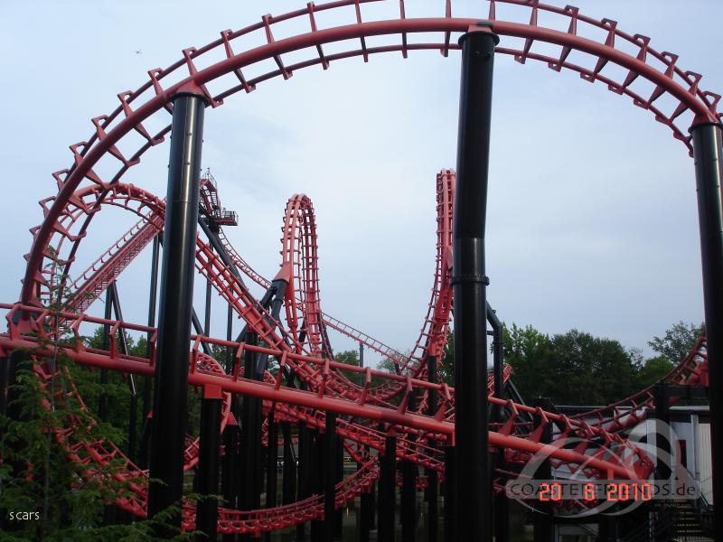 Blue Hawk im Parkcheckpoint für Freizeitparks und Achterbahnen