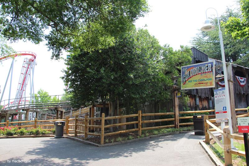 Carolina Goldrusher im Parkcheckpoint für Freizeitparks und Achterbahnen