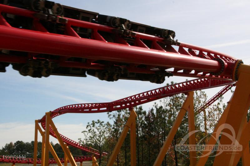 Intimidator 305 im Parkcheckpoint für Freizeitparks und Achterbahnen